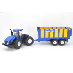 New Holland T9.560 articulated tractor with silage trailer