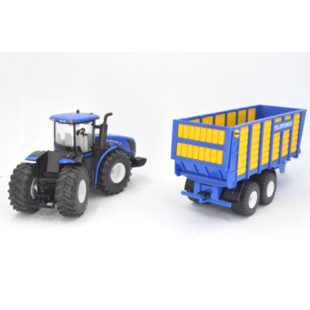New Holland T9.560 articulated tractor with silage trailer